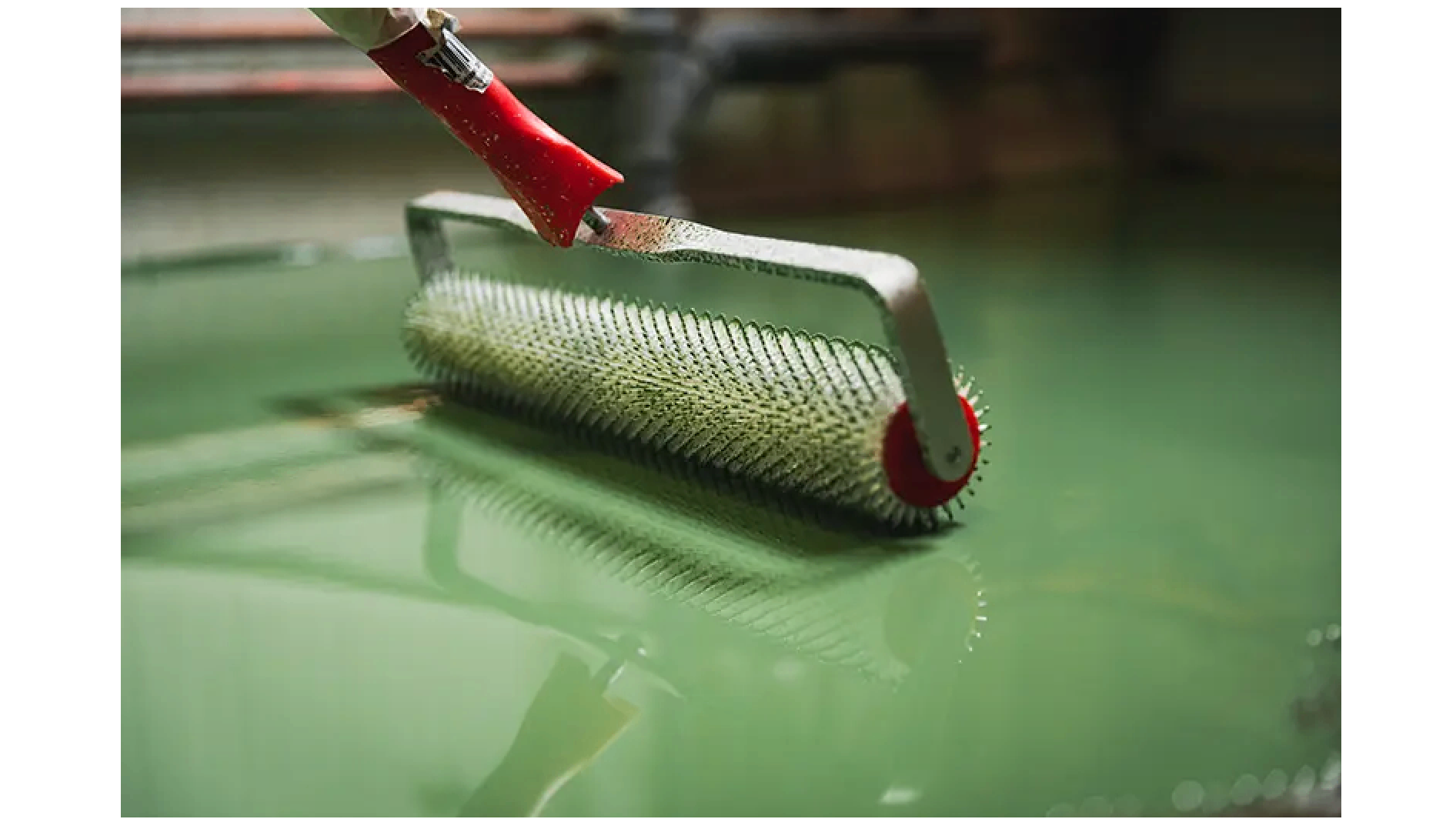 Vill ni veta mer om hur snabbt och enkelt ESD golv kan renoveras? Kontakta oss så berättar vi ...