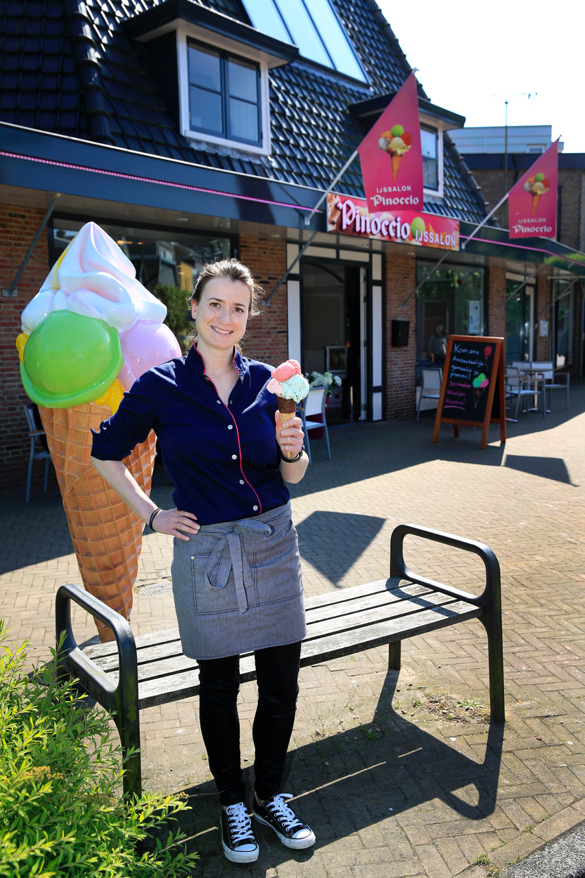 Sanne Smit van IJssalon Pinoccio in Heiloo: “Mijn favoriet is lemon ...