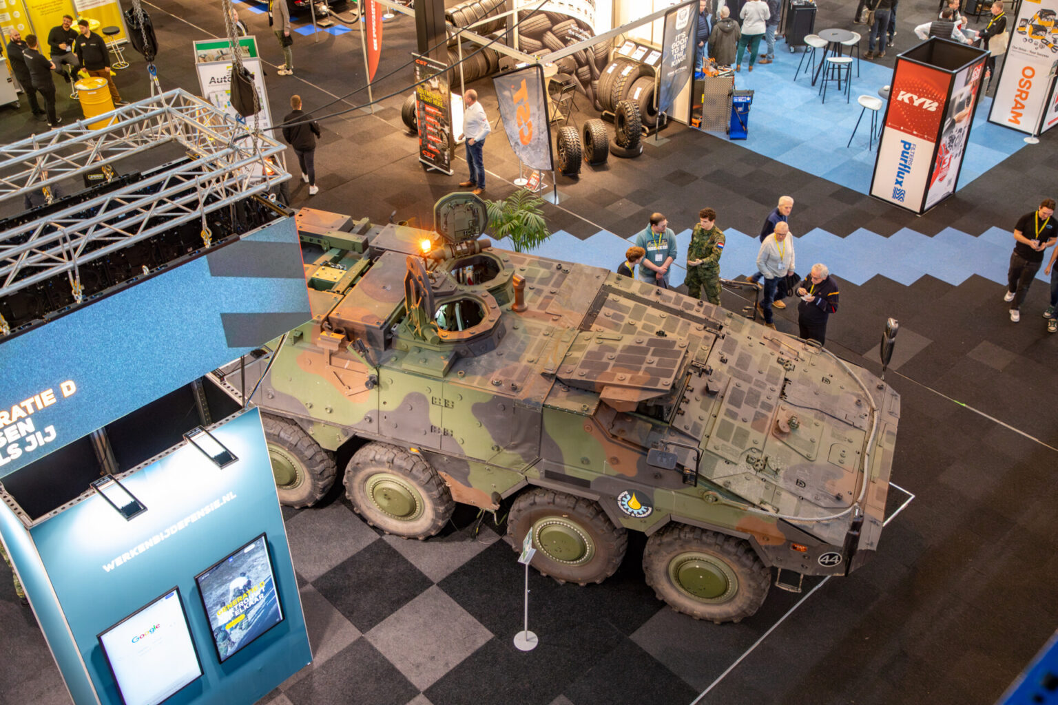 Defensie op Auto Prof: ontmoet de militaire autotechnici ...