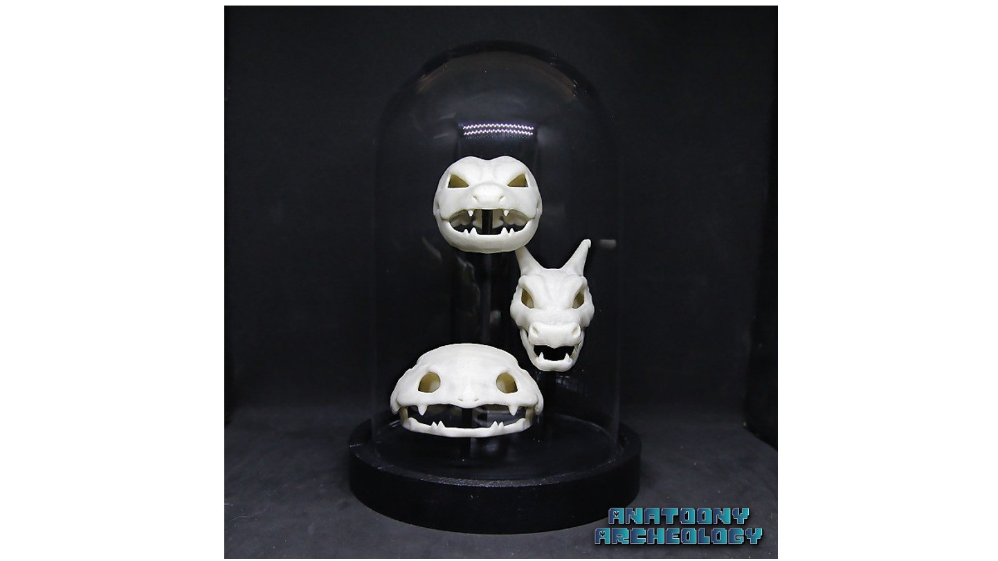 Custom made Glass Bell Jars with Anime Creatures – Heroes Dutch Comic Con