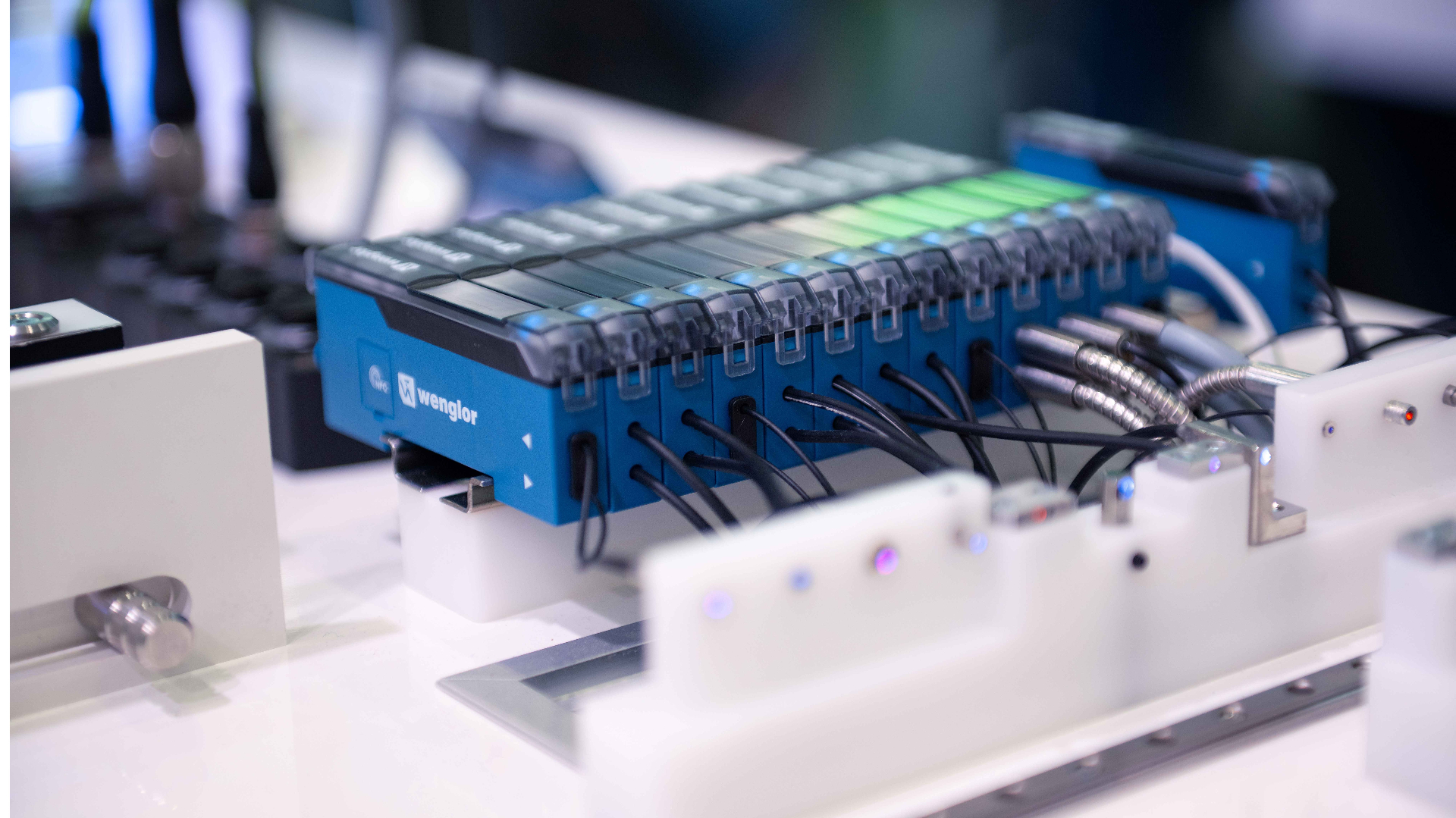 P1XD Fiber-Optic Amplifiers for Small Space Applications – All About ...