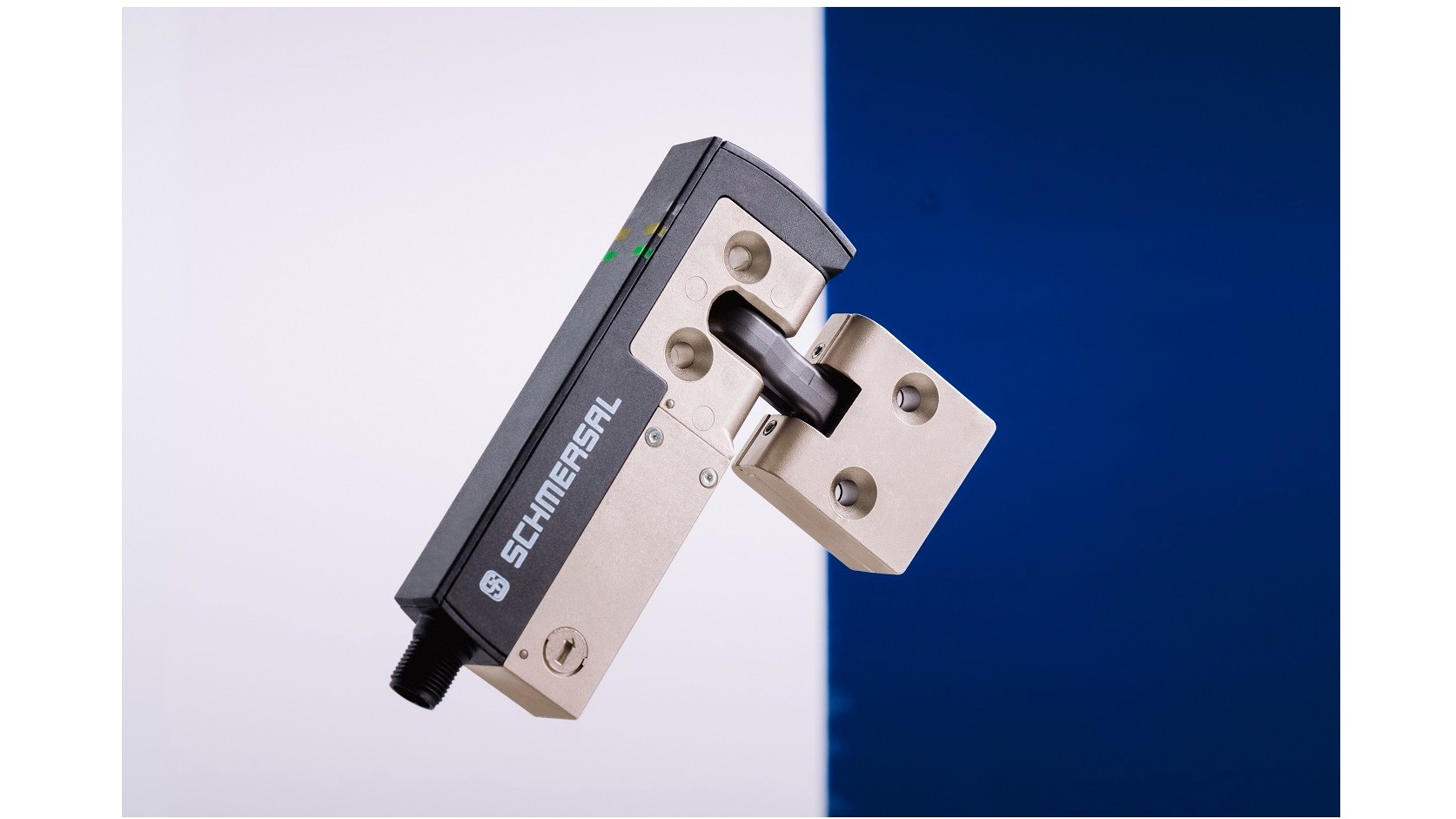 AZM40: The extremely compact electronic solenoid interlock – All About ...