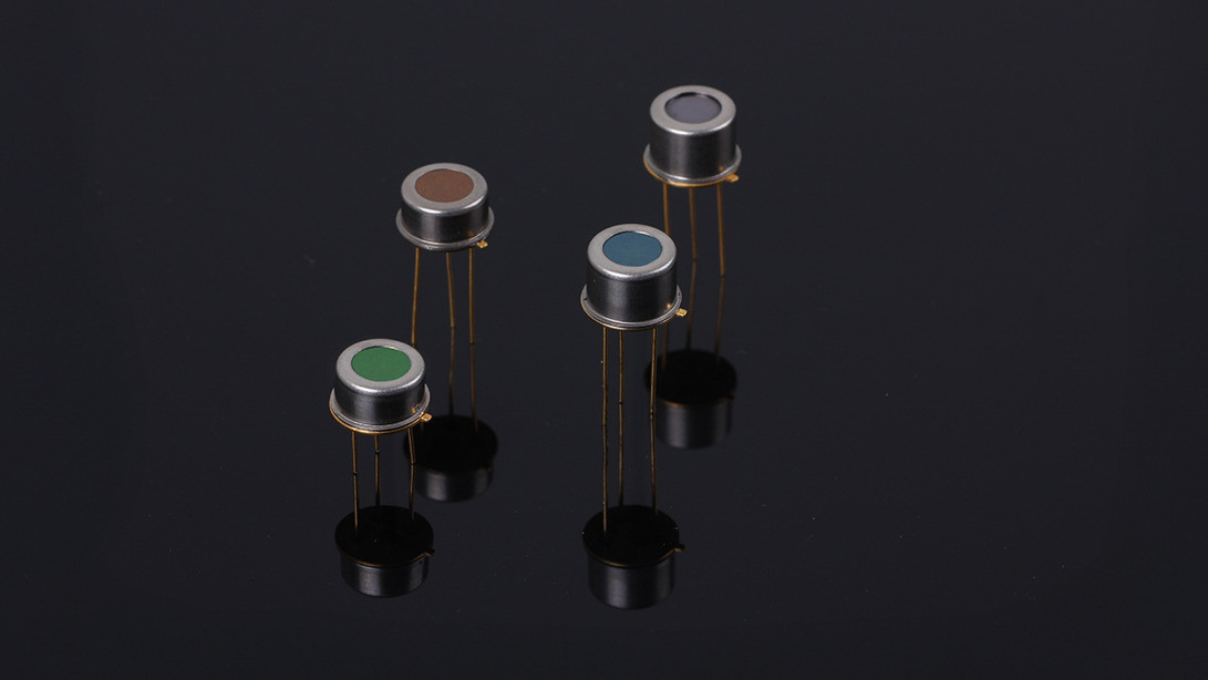 Pyroelectric high-detectivity detectors for process and environmental ...