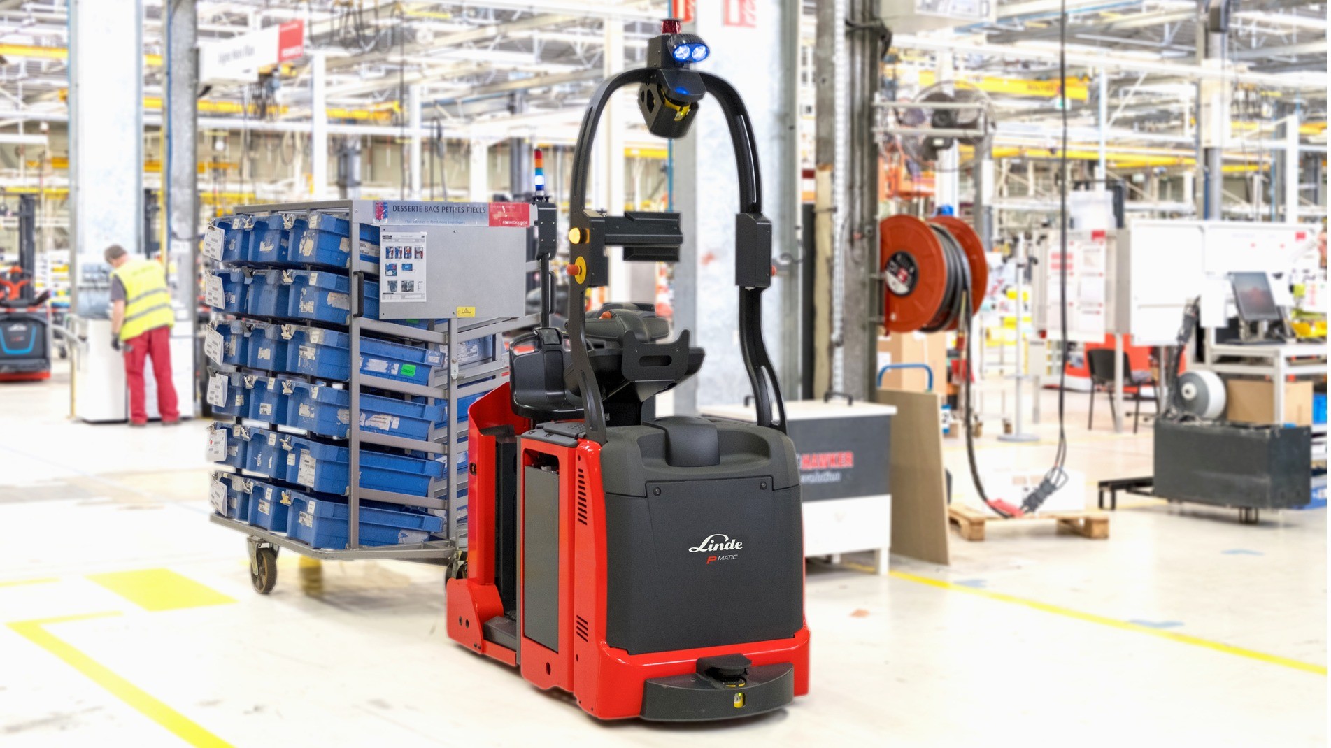 P-MATIC autonomous electric tow tractor – EMPACK Messe DE