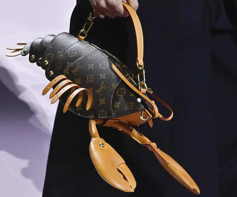 Non da mettere nel piatto, ma questa borsa a forma di aragosta di Louis ...