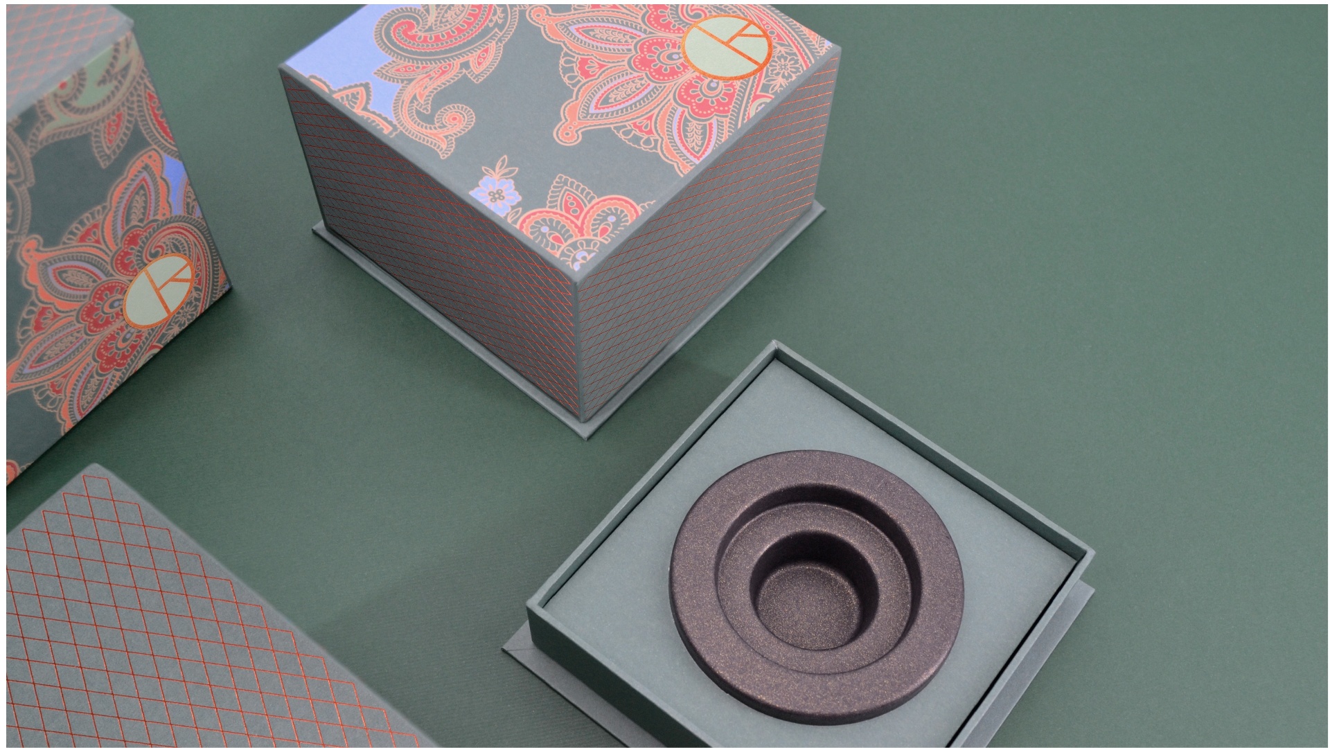 Bottom Box “Charisma“ – with a luxury, sparkling paper pulp – Paris ...