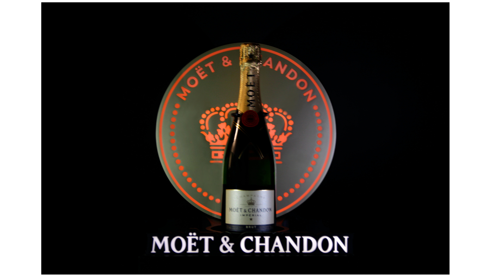 MOET PARADE CROWN – Paris Packaging Week