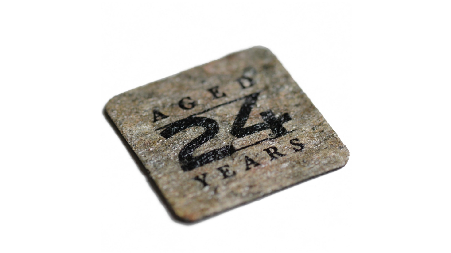 Stone labels / étiquettes en pierre – Paris Packaging Week