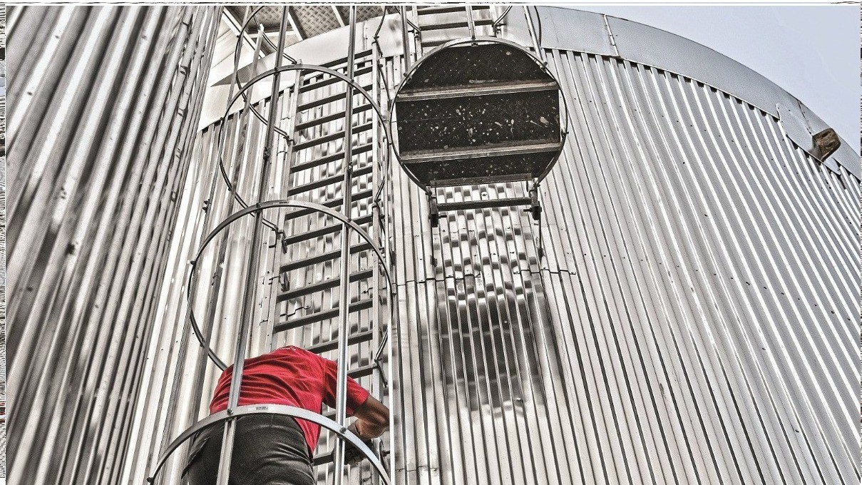 Fixed ladders - Advanced Manufacturing Madrid