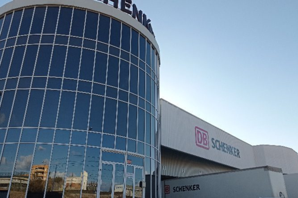 DB Schenker inaugura un centro logístico para gestionar operaciones de ...