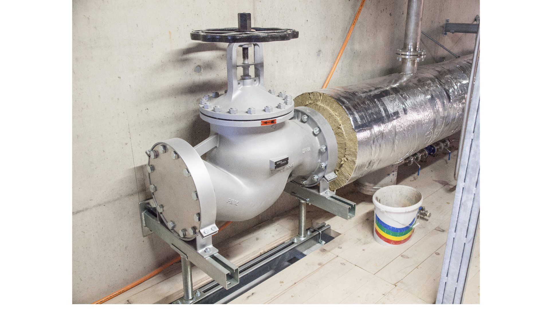 Tragende Befestigung auf Flansch – AQUA Suisse